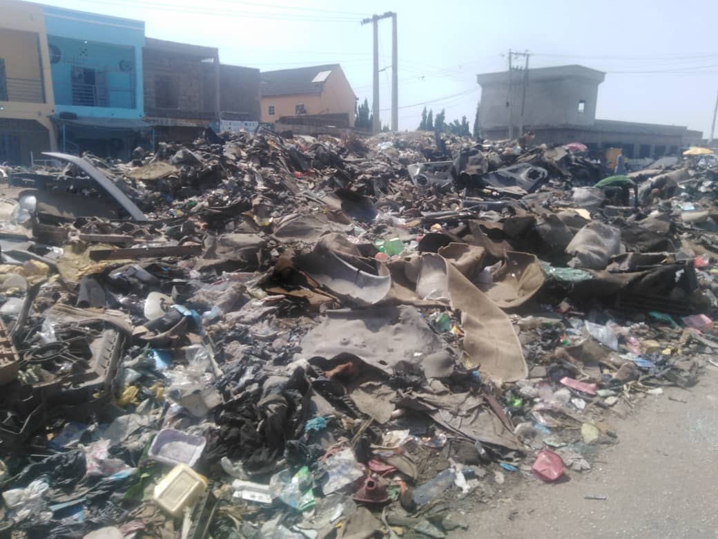 Waste Refuse Overtaking Kofar Ruwa - Kabuga Road