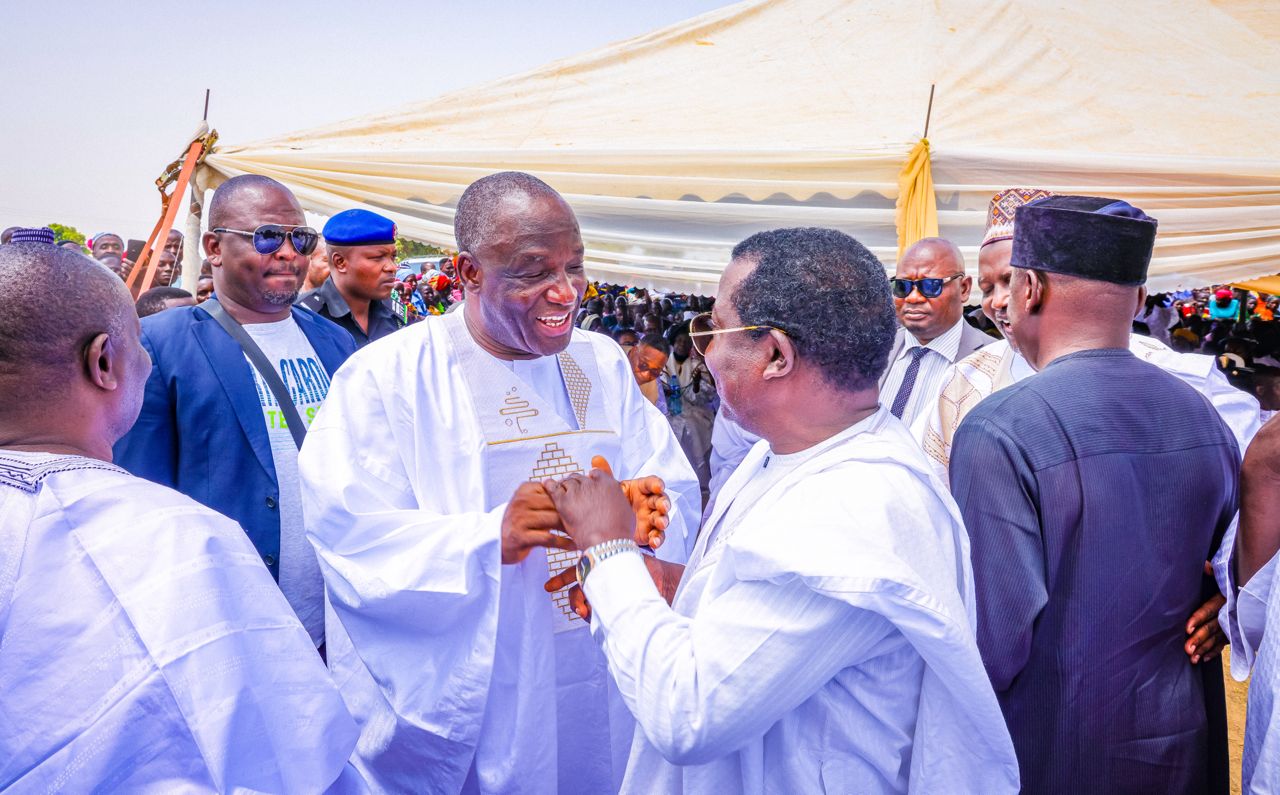 SENATOR LALONG LEADS PLATEAU APC FAMILY TO PAY LAST RESPECTS TO LATE ...
